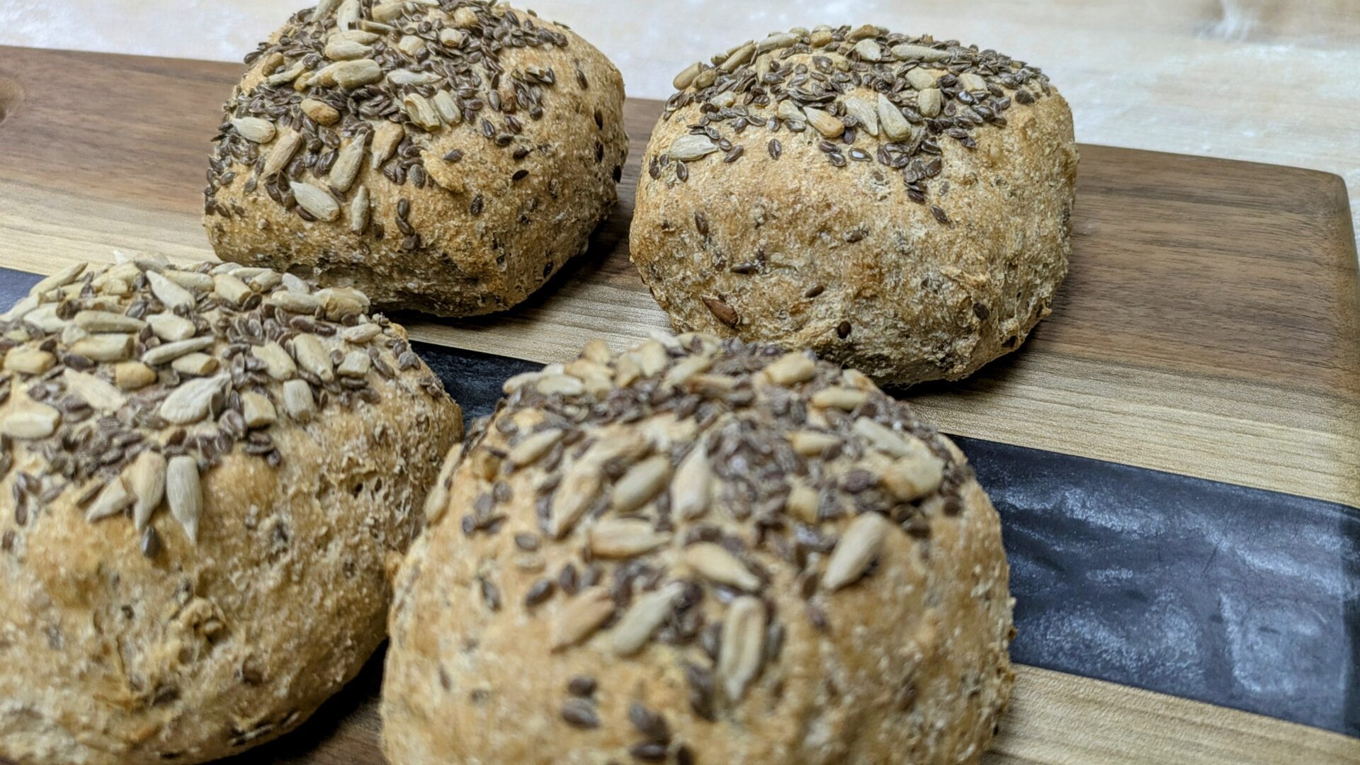 Multigrain Buns (4) | Dutch Delicious Bakery