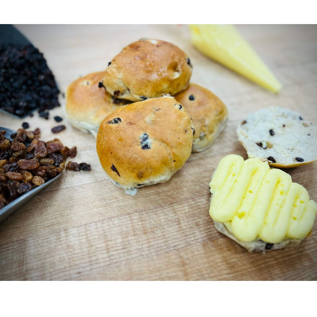 Raisin Bun with Gouda or Custard | Dutch Delicious Bakery